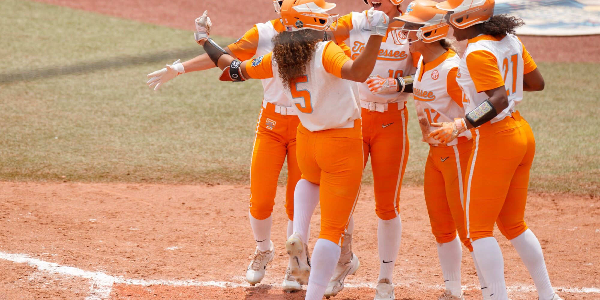Nugent's Big Swing Clinches Series for Lady Vols • D1Softball