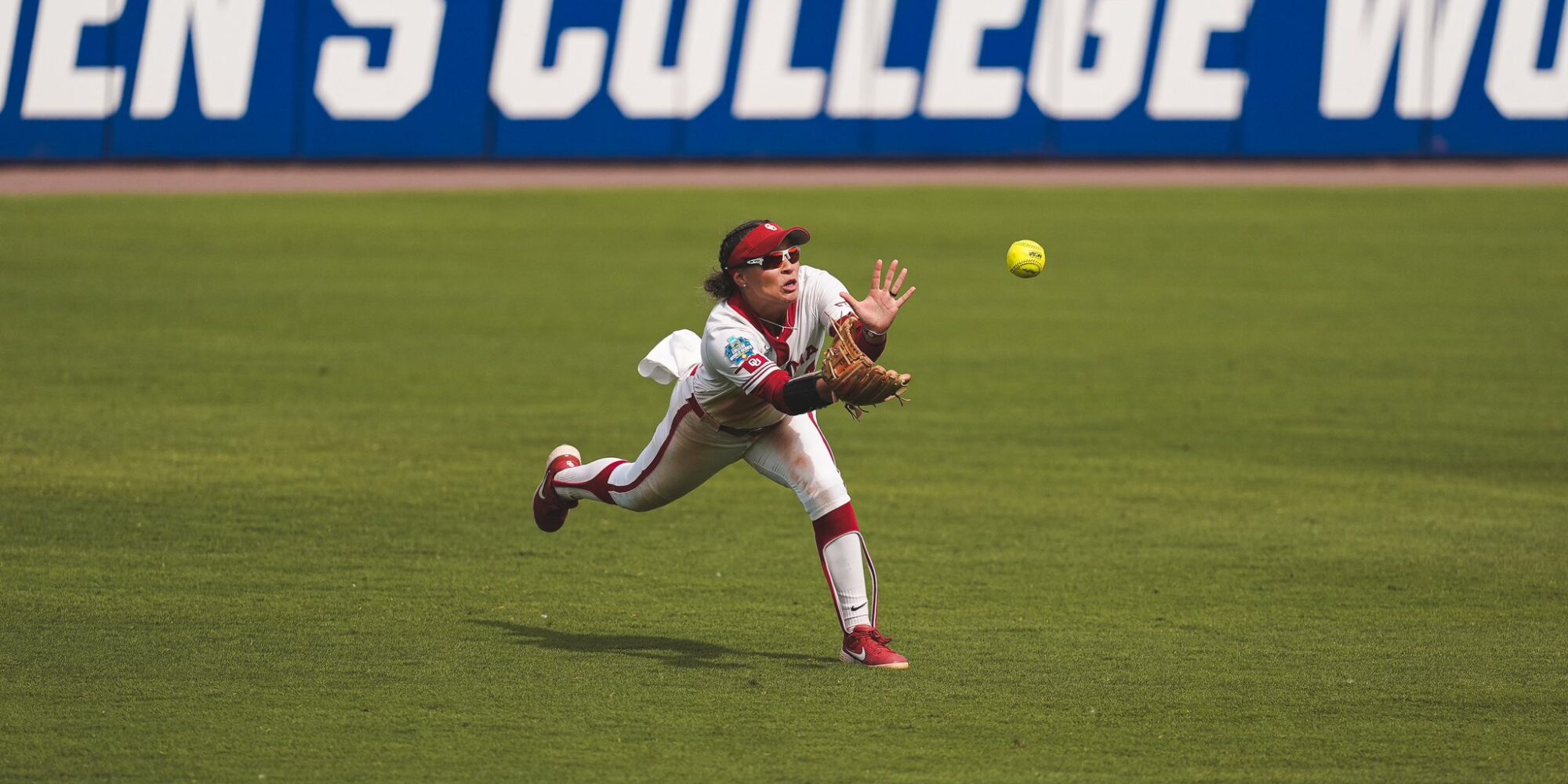 WCWS Game 2: Experienced Oklahoma Powers Past Duke Pitching • D1Softball